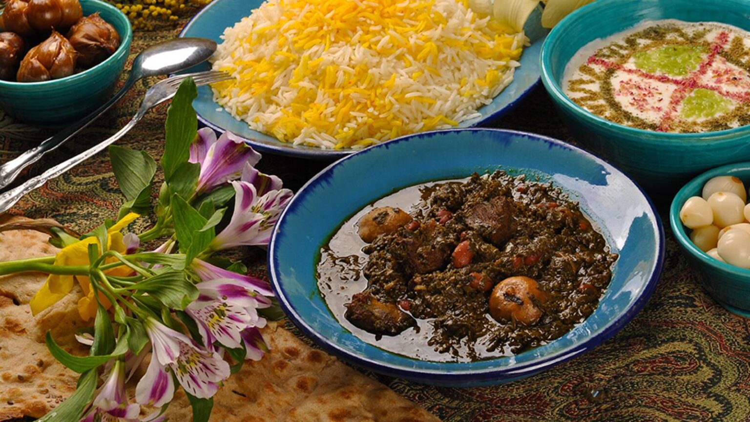 Khoresh-e Qormeh Sabzi (Φρέσκα πράσινα μυρωδικά) - iranculture