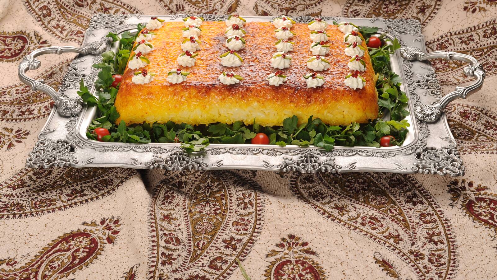 Tah Chin-e Morgh (Κέικ ρυζιού με χρυσή κρούστα) - iranculture